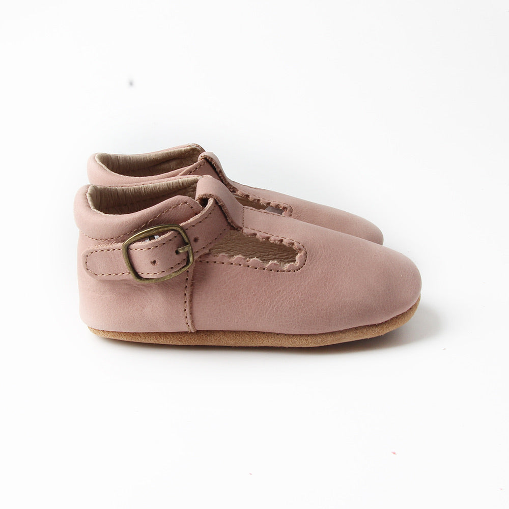 Riley T-Straps - Oil Waxed - Mauve Scalloped – rileycoshoes.com